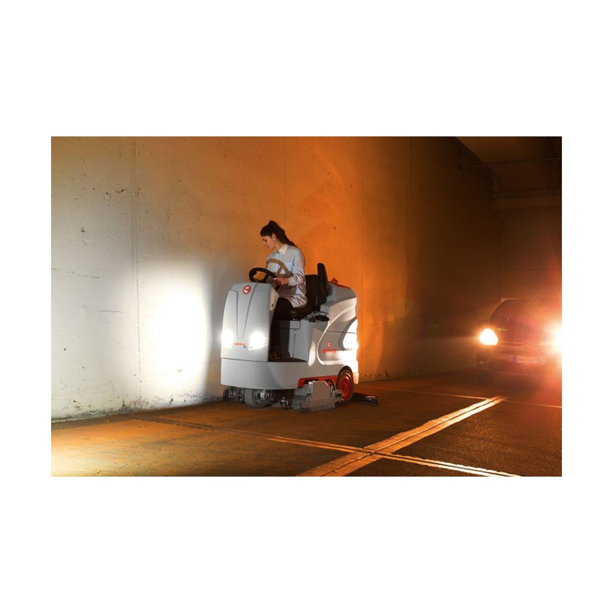 Comac Optima 100 B, zmywarka samojezdna do mycia i czyszczenia podłóg ...